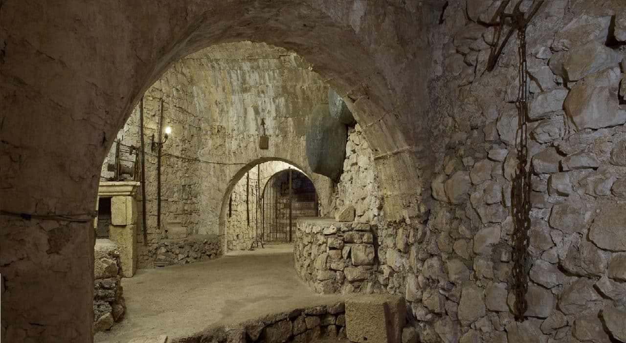 Il Castello di Fumone in Lazio: un mistero tra papi e fantasmi ...